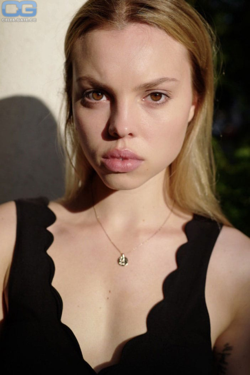 Lea Zoe Voss nackt, Nacktbilder, Playboy, Nacktfotos, Fakes, Oben Ohne