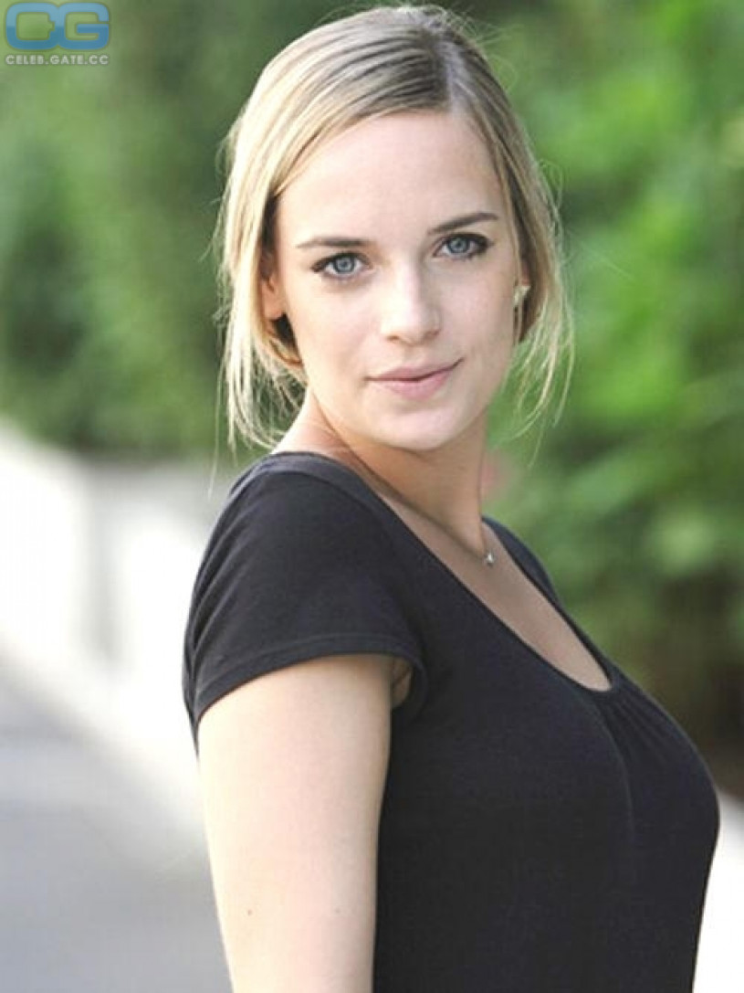 Nina Schmeuser nackt, Nacktbilder, Playboy, Nacktfotos, Fakes, Oben Ohne