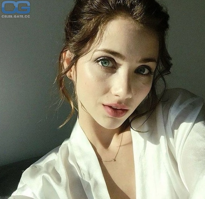 Emily Rudd nackt, Nacktbilder, Playboy, Nacktfotos, Fakes, Oben Ohne