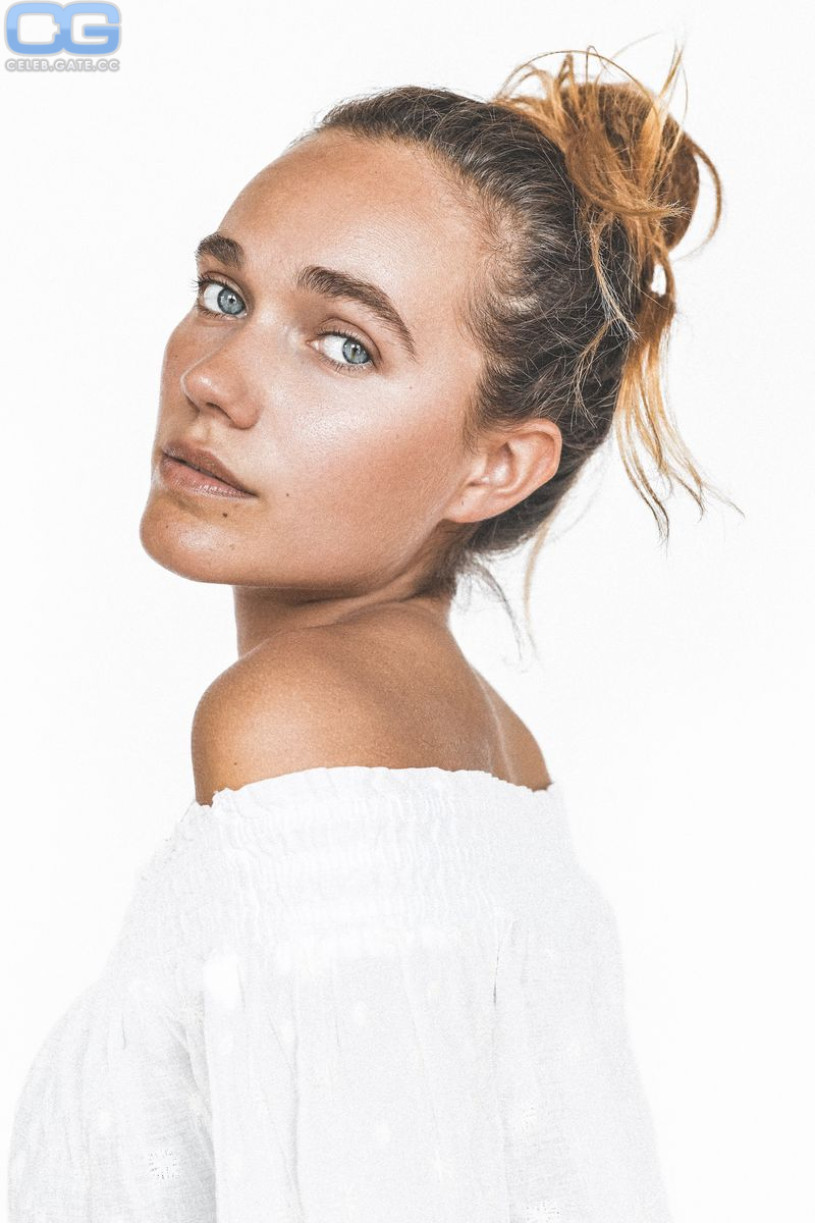 Josephine Martz nackt, Nacktbilder, Playboy, Nacktfotos, Fakes, Oben Ohne