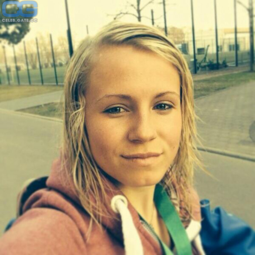 Julia Simic nackt, Nacktbilder, Playboy, Nacktfotos, Fakes, Oben Ohne