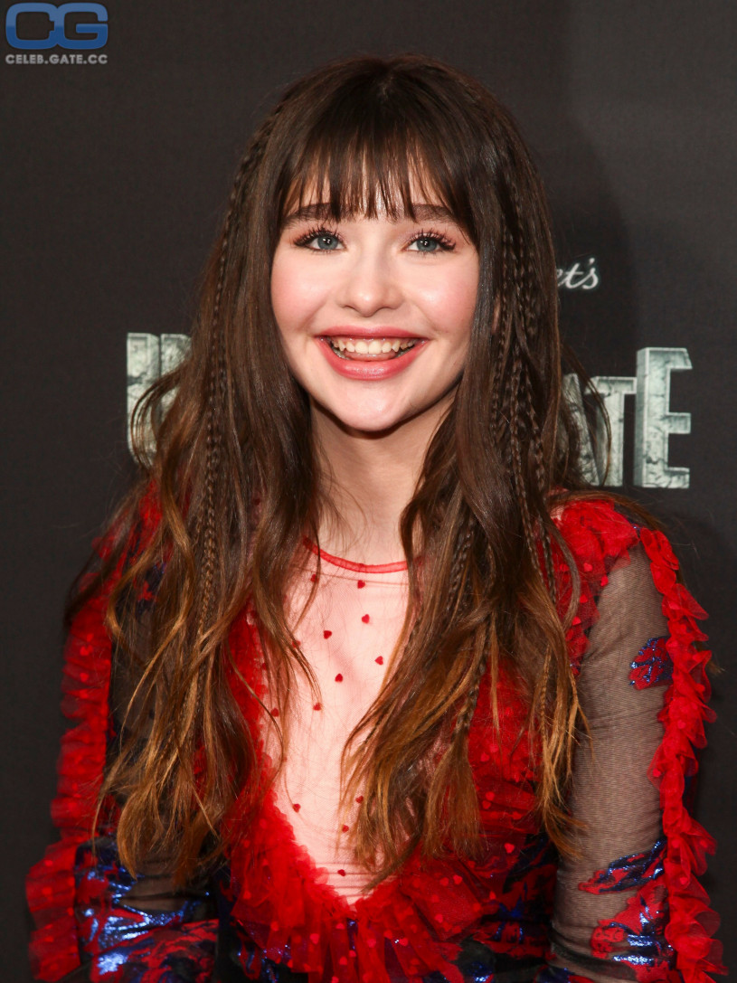 Malina Weissman nackt, Nacktbilder, Playboy, Nacktfotos, Fakes, Oben Ohne